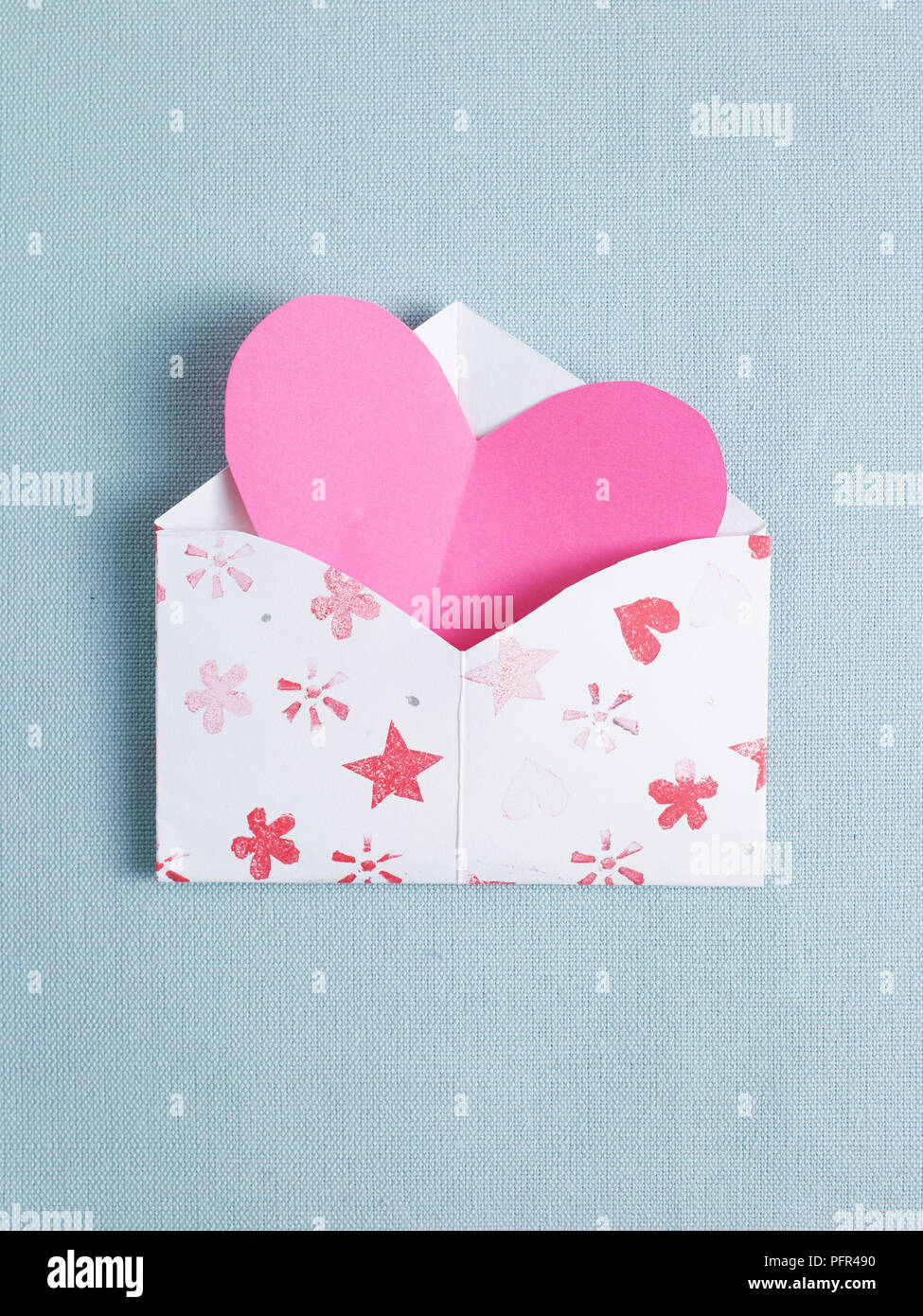 Greeting card paper envelope hi-res stock photography and images - Alamy