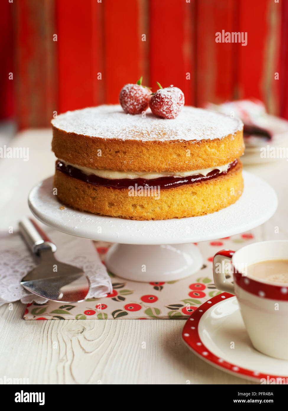 Victoria sponge cake Stock Photo - Alamy