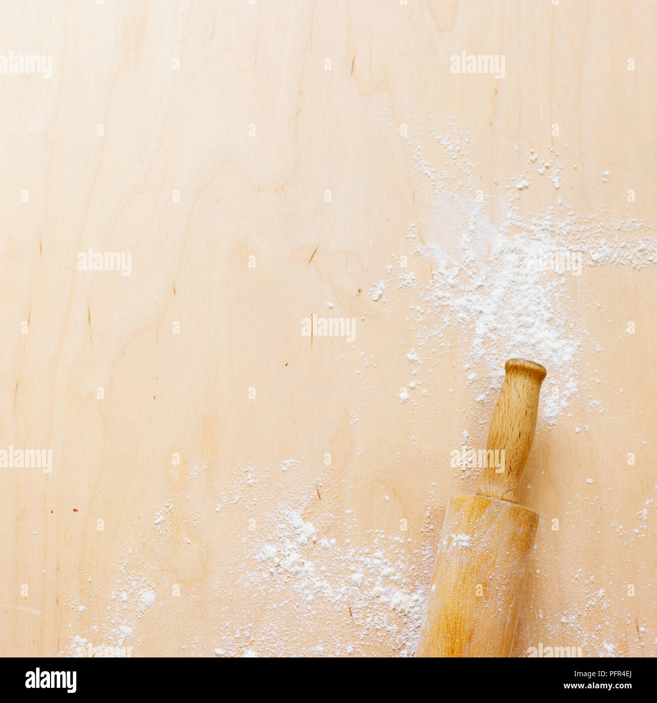 Floured Wooden Rolling Pin High Resolution Stock Photography and Images ...