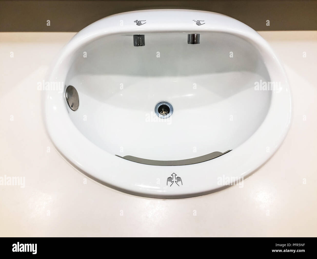 Hand basin hi-res stock photography and images - Alamy