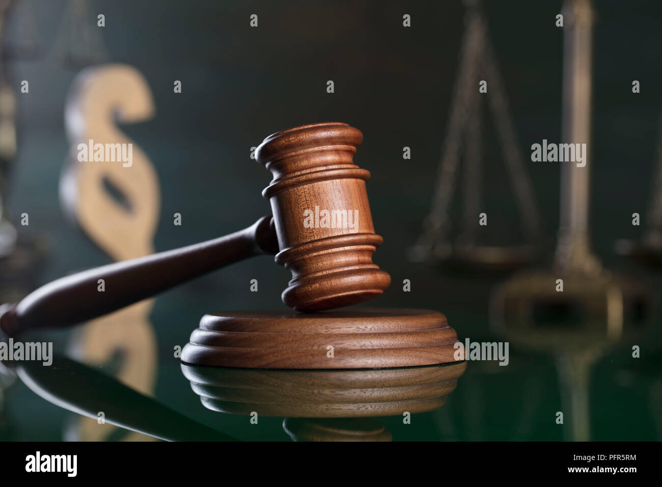 Law symboks - gavel, scale and paragraph sign Stock Photo - Alamy