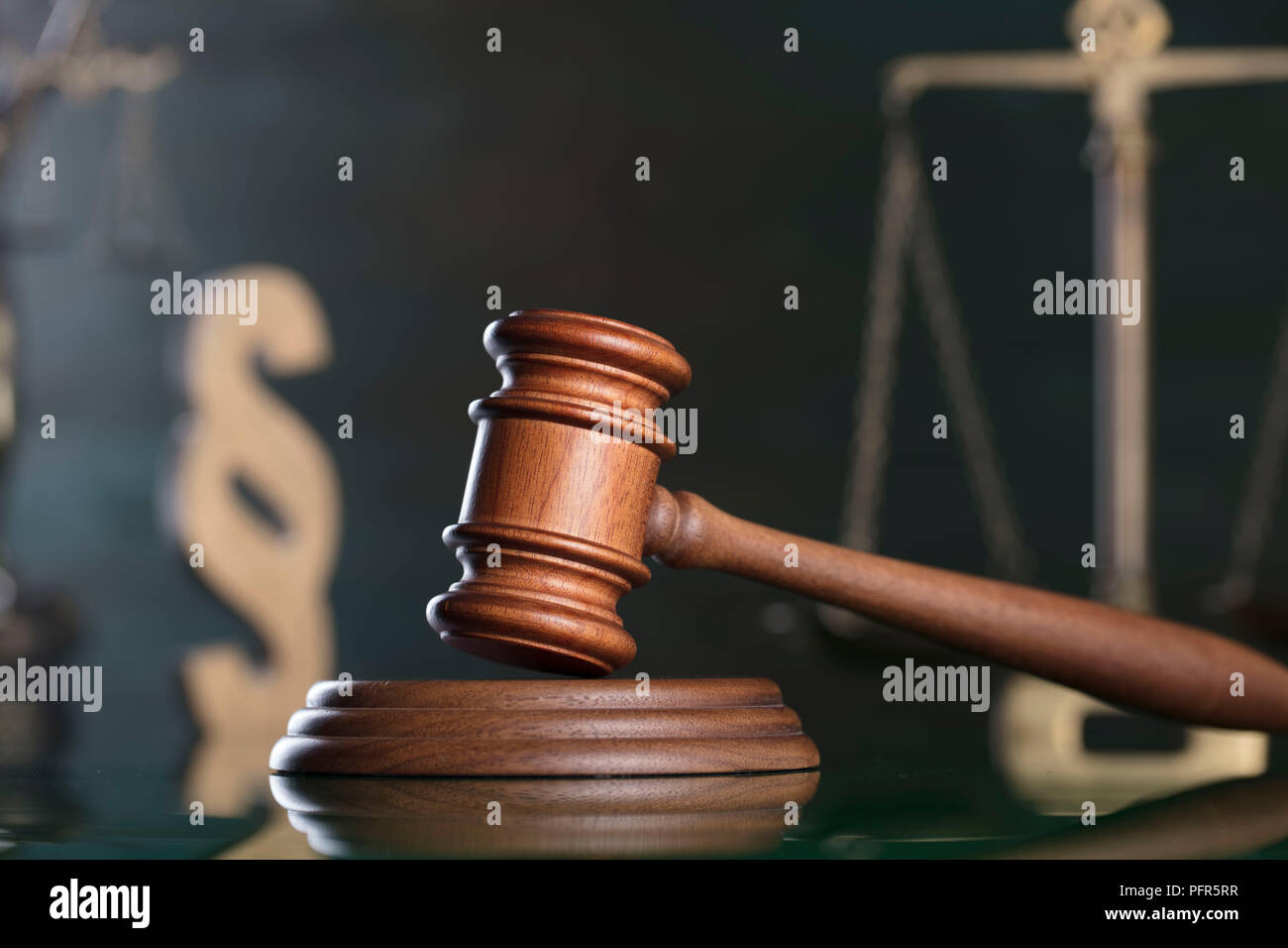 Law symboks - gavel, scale and paragraph sign Stock Photo - Alamy