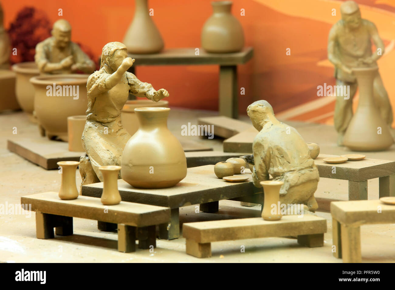 Chinese ceramic sculptures hi-res stock photography and images - Alamy