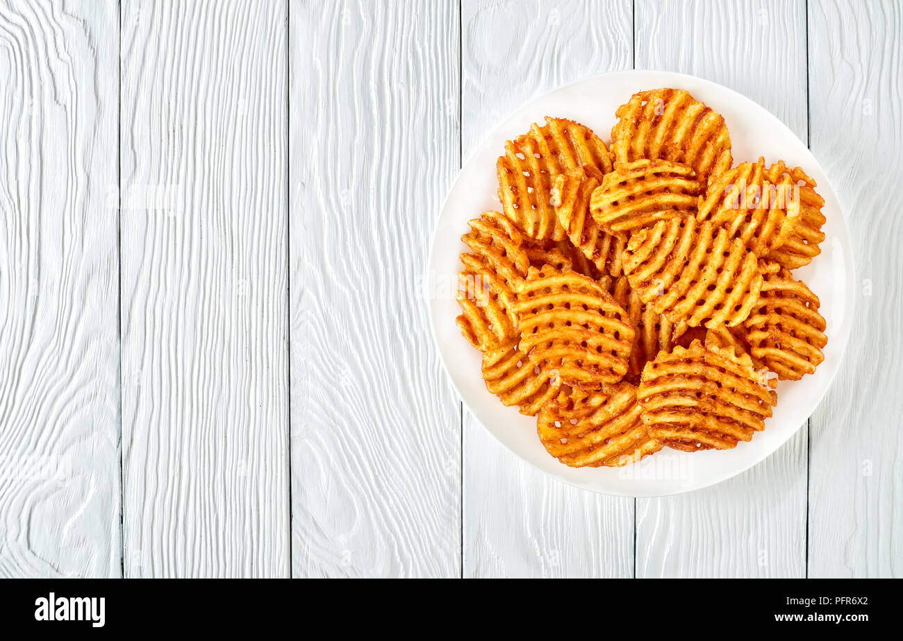 Criss cross hi-res stock photography and images - Alamy