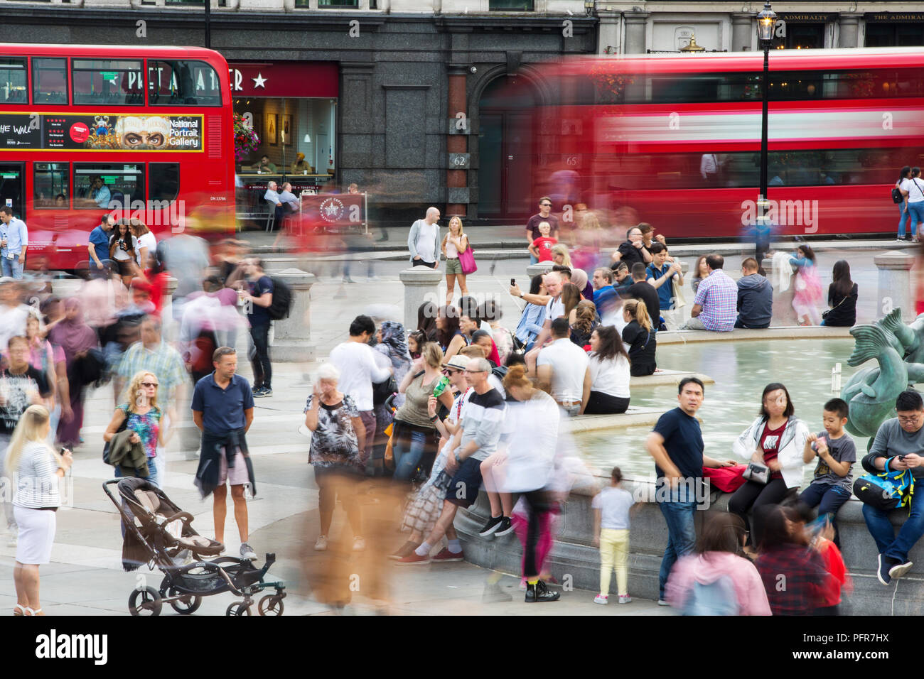 Overcrowded bus uk hi-res stock photography and images - Alamy