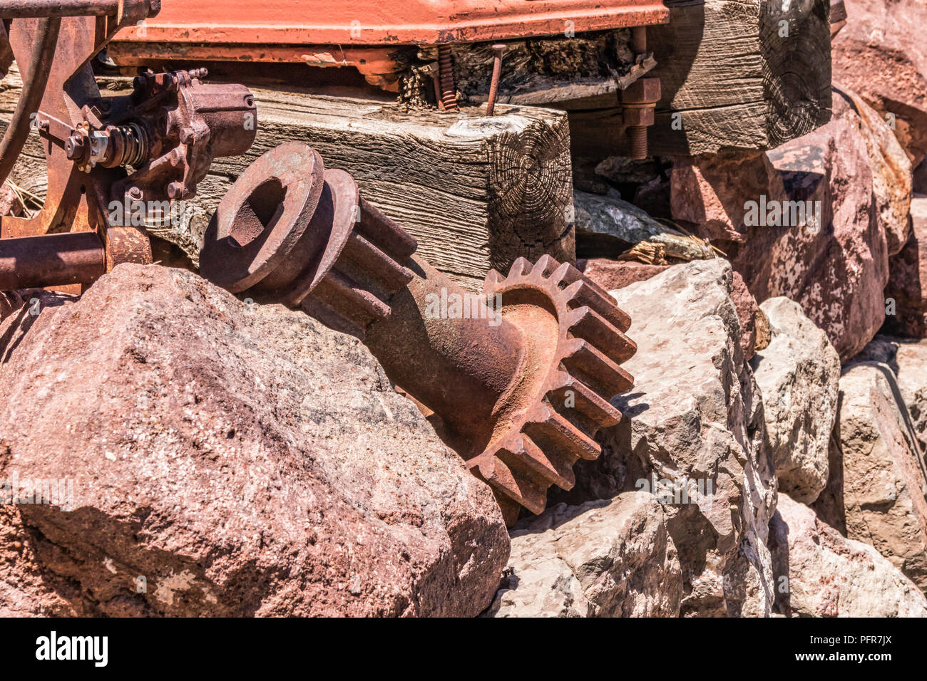 Old iron gears hi-res stock photography and images - Alamy