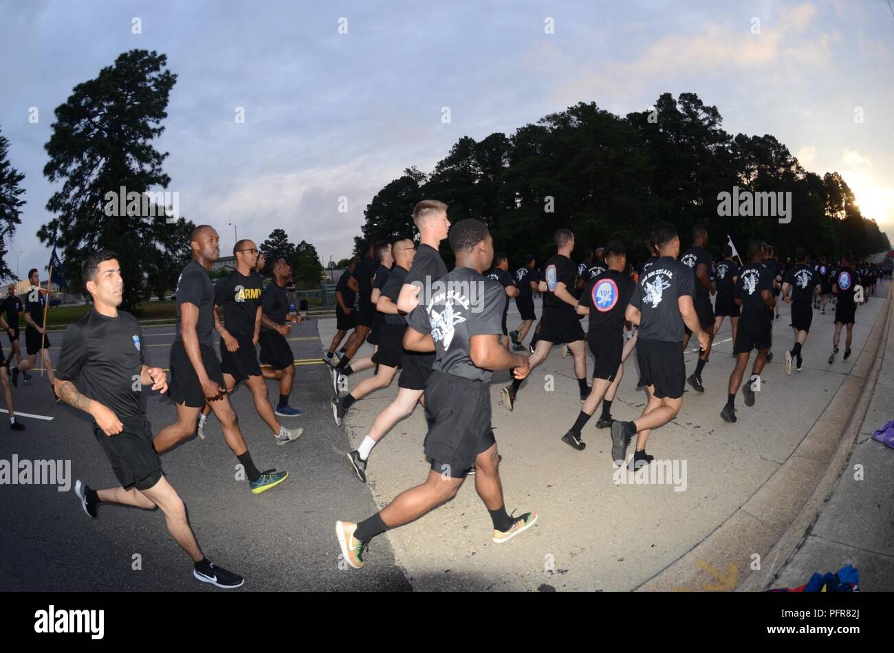 U.S. Army paratroopers assigned to the 82nd Airborne Division ...