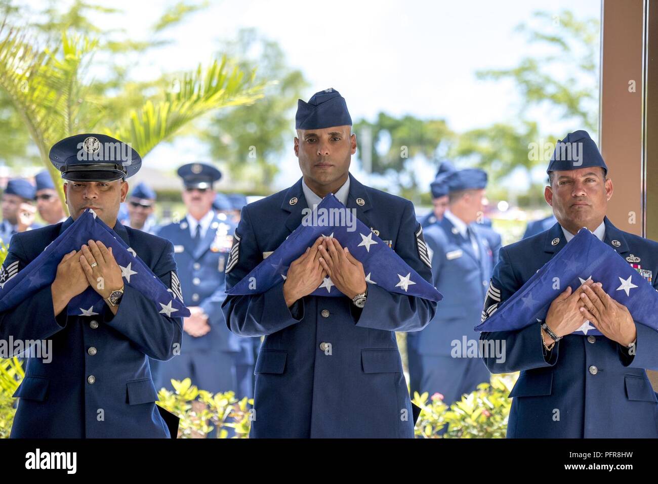 Airmen from the 156th Airlift Wing, Puerto Rico Air National Guard ...