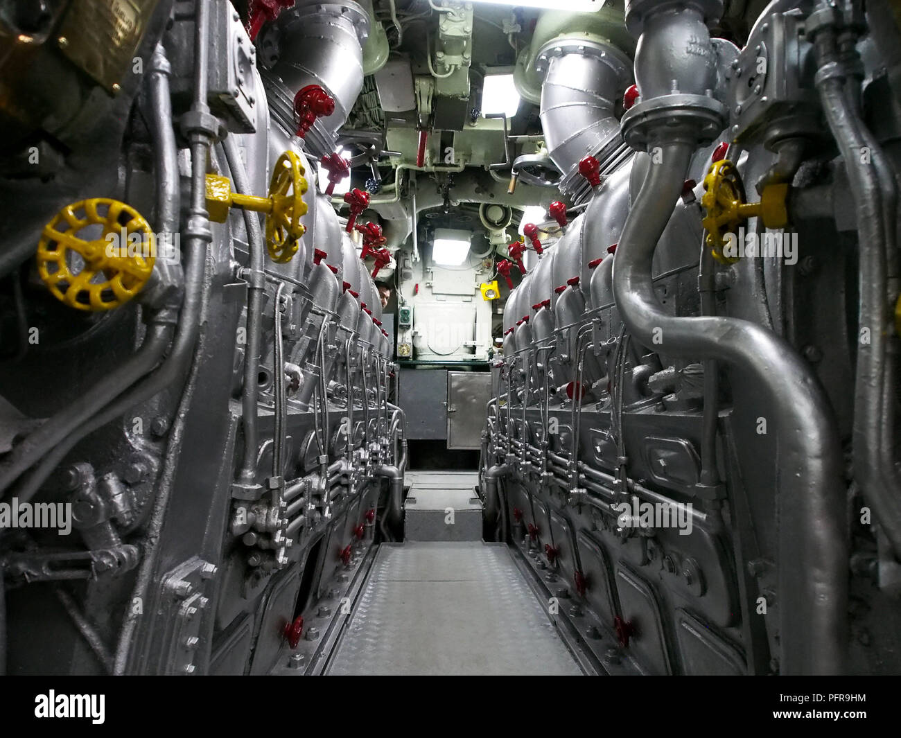 Diesel electric ship hi-res stock photography and images - Alamy