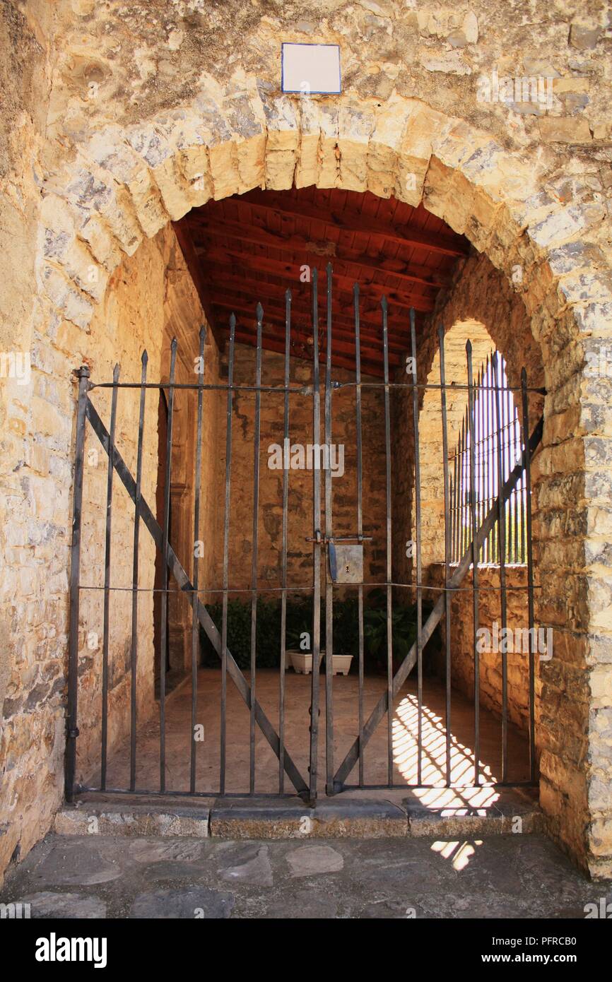 Spain, Berdun, Iglesia Parroquial de Sant Salvador, gate Stock Photo ...