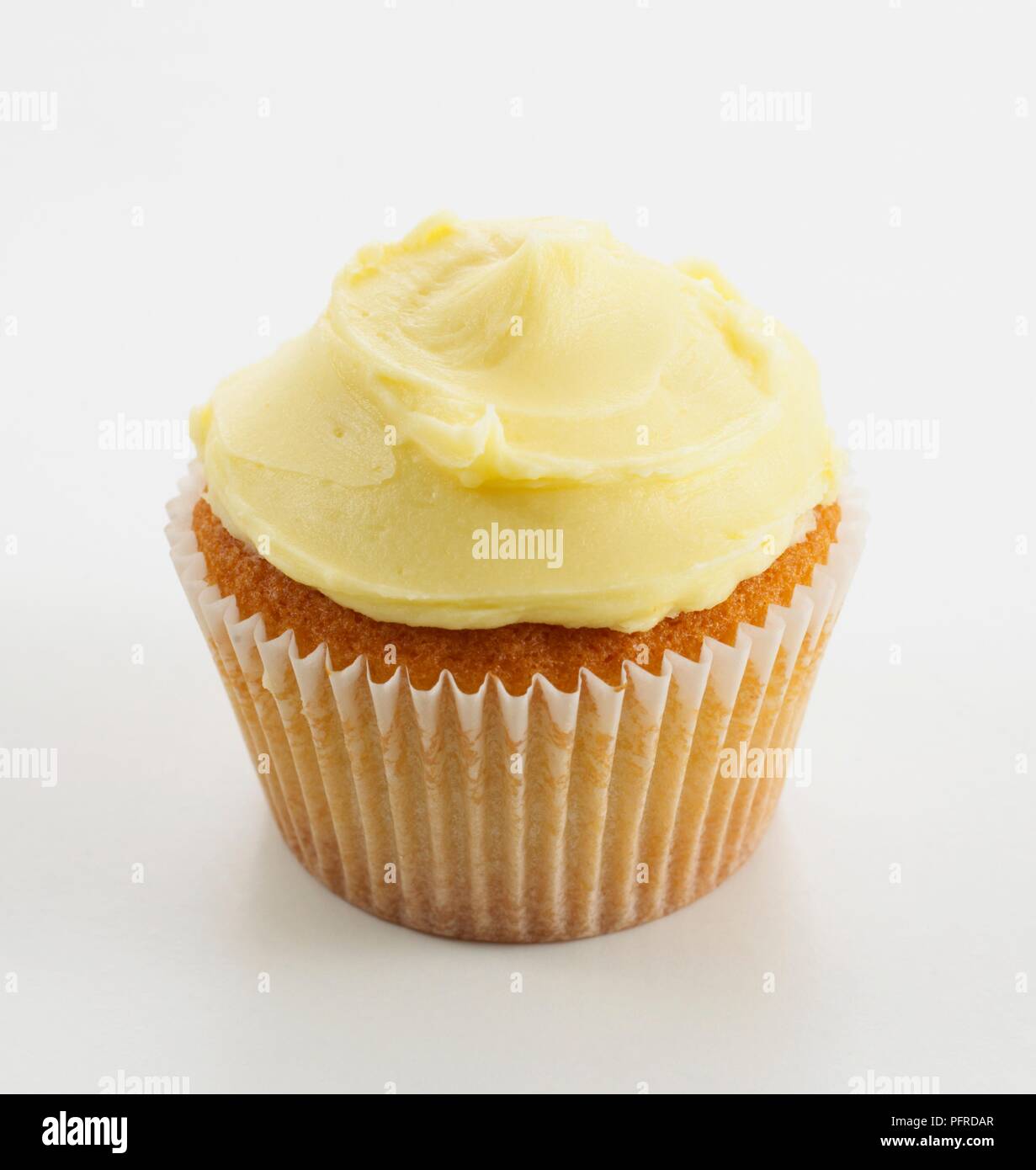 Vanilla cupcake with buttercream icing Stock Photo - Alamy