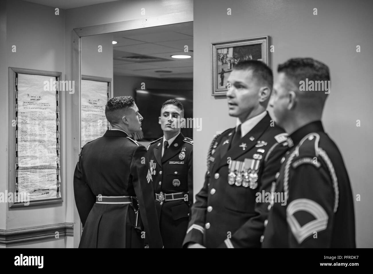 Tomb guard quarters hi-res stock photography and images - Alamy