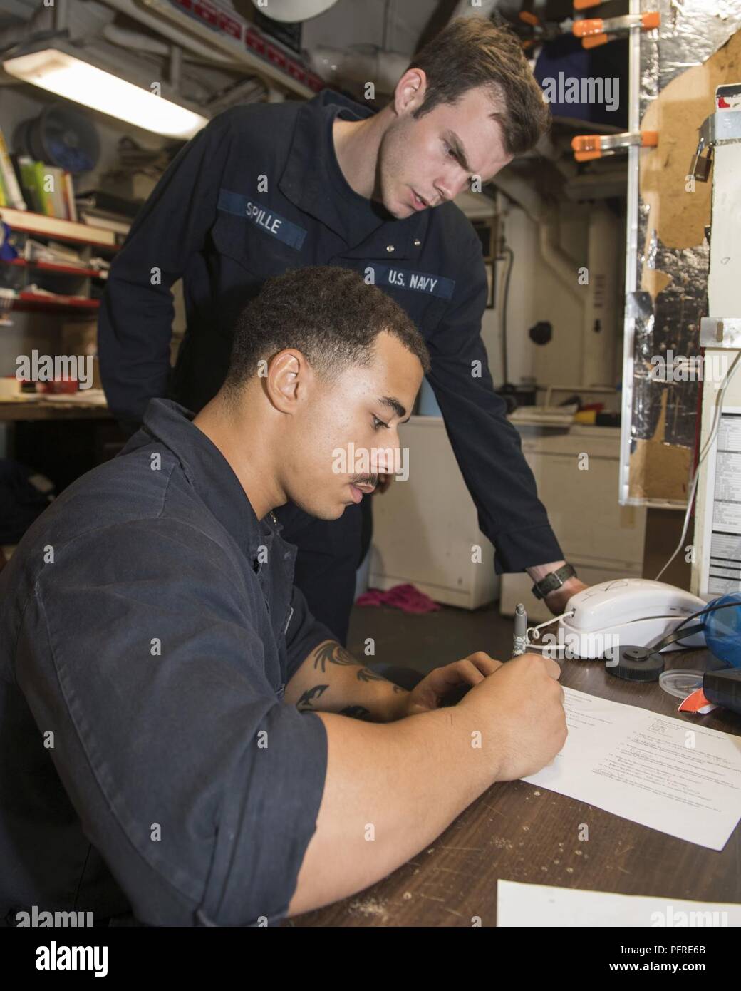 U s navy sailor uss bonhomme richard damage control training hi-res ...
