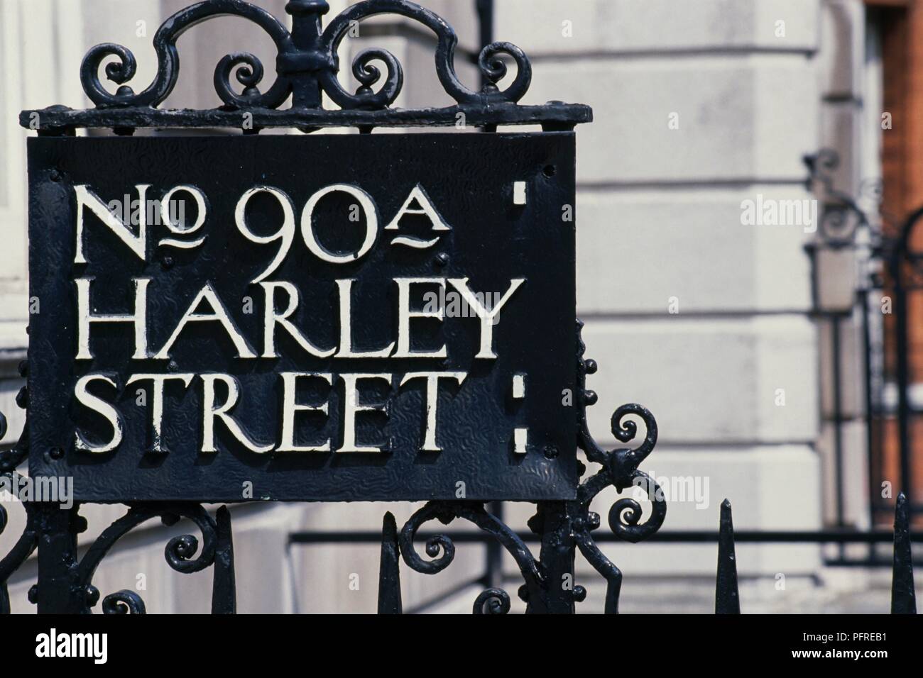 England city street hi-res stock photography and images - Alamy