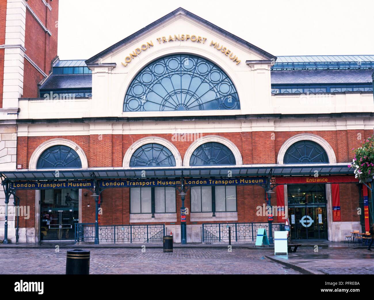 The london transport museum hi-res stock photography and images - Alamy
