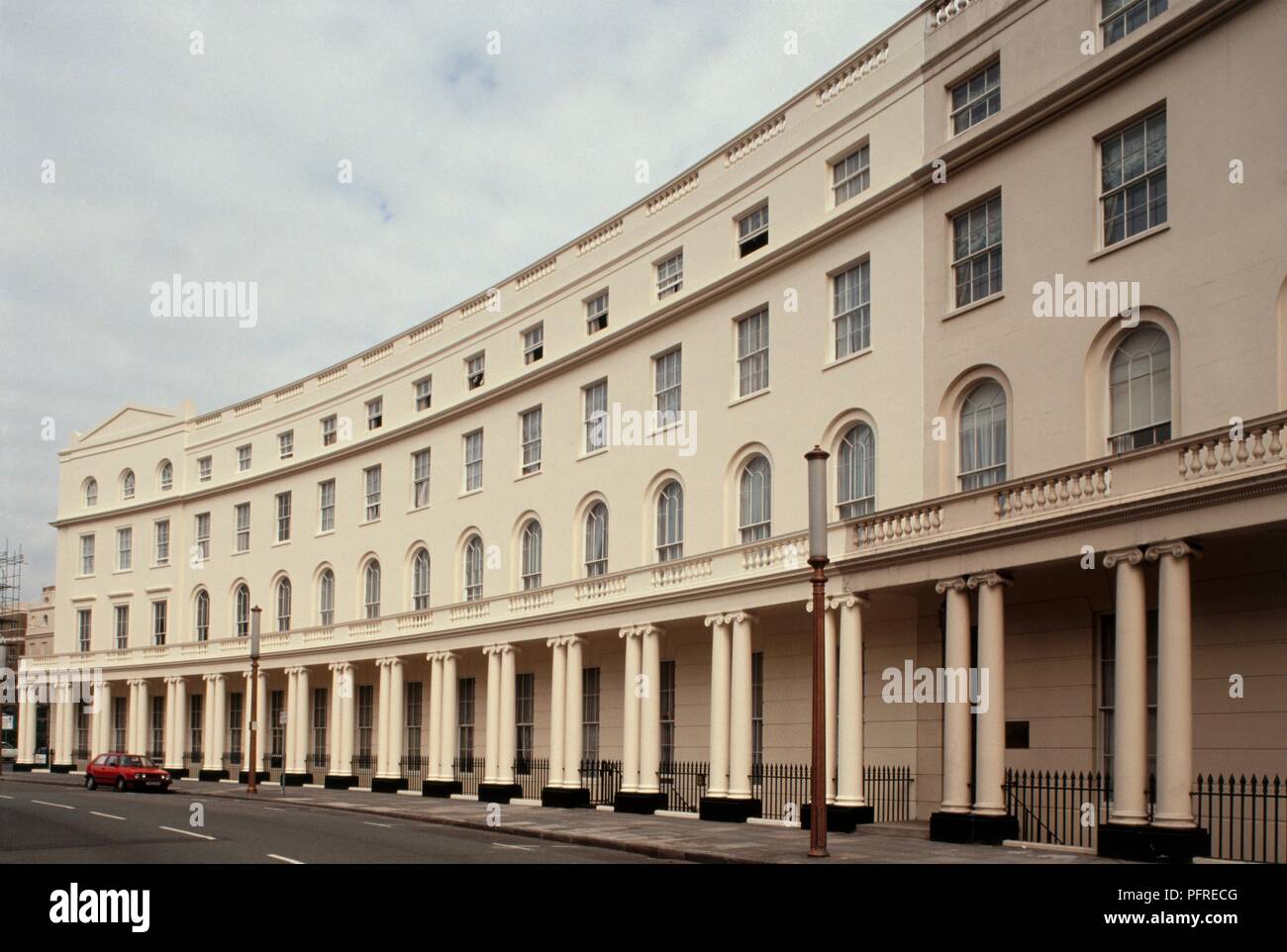 Regent's park crescent hi-res stock photography and images - Alamy