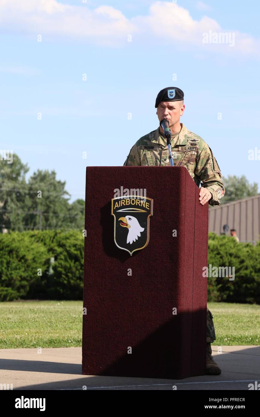 Commanding general of the 101st airborne division and fort campbell hi ...