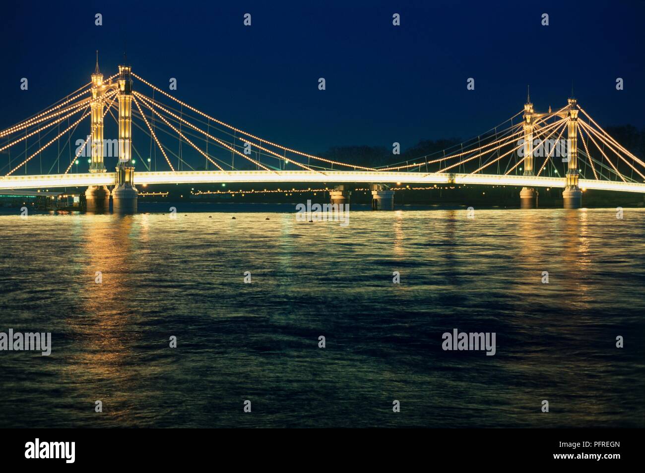 Albert bridge at night hi-res stock photography and images - Alamy