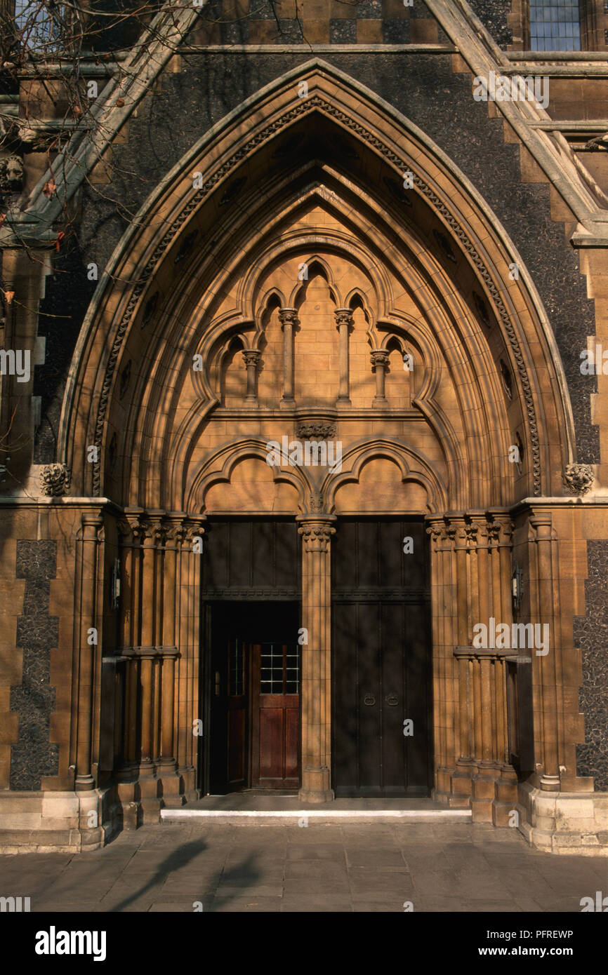 Gothic architecture 12th century hi-res stock photography and images ...