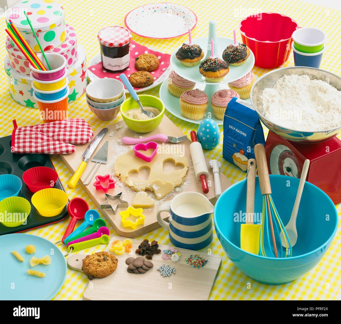 Large mixing jug hi-res stock photography and images - Alamy