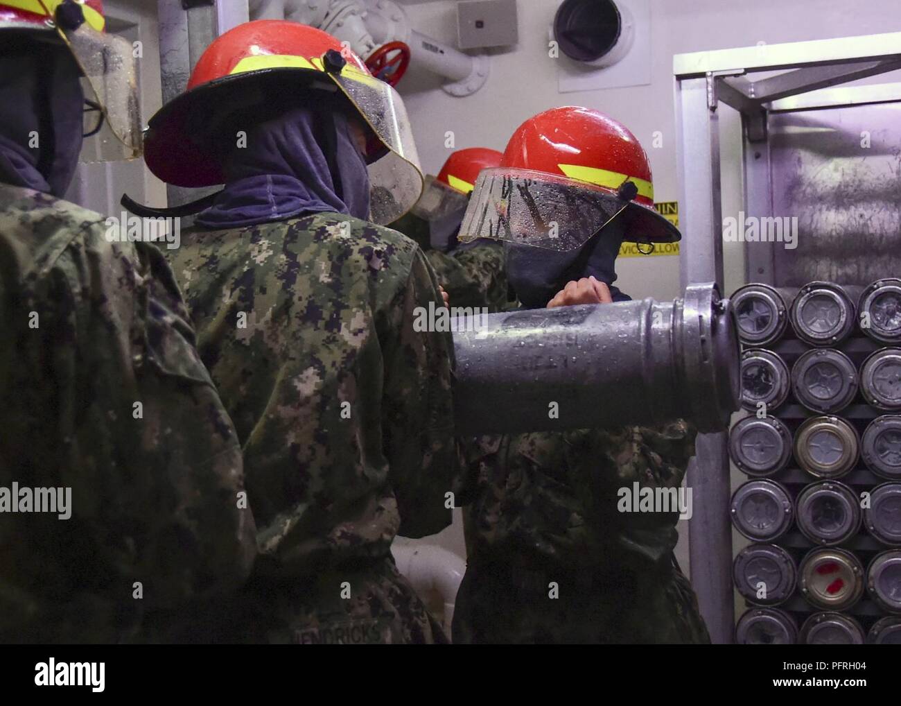 Uss trayer bst 21 hi-res stock photography and images - Alamy