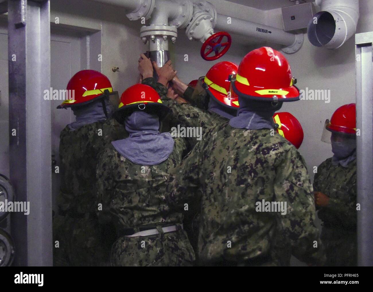 Uss trayer bst 21 hi-res stock photography and images - Alamy