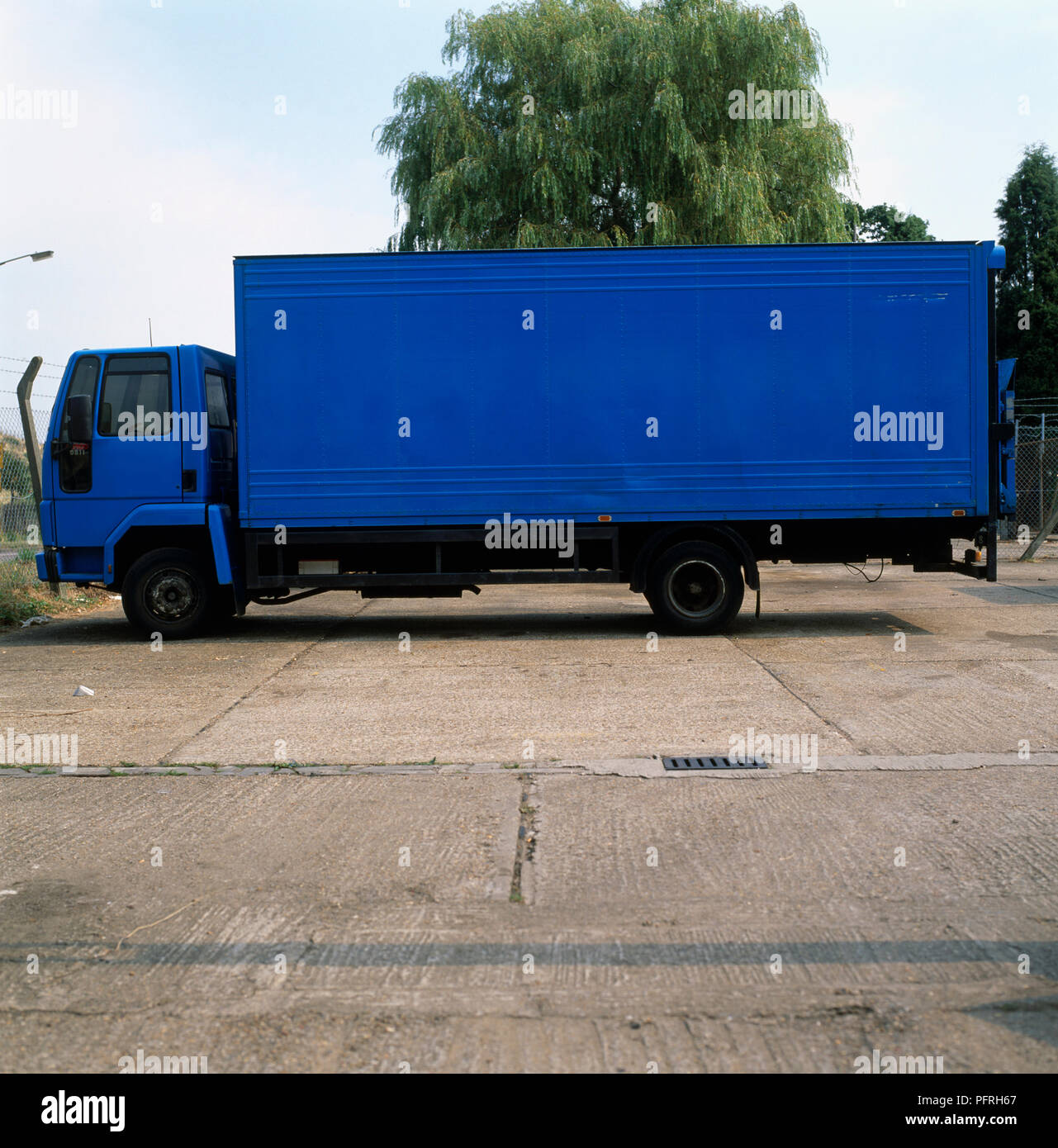 Heavy goods vehicle side view hi-res stock photography and images - Alamy