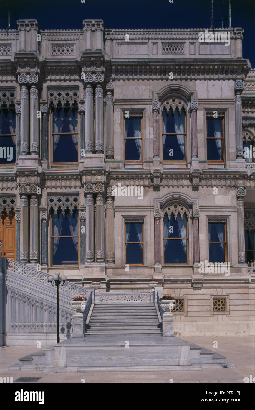 Architecture moorish windows hi-res stock photography and images - Alamy