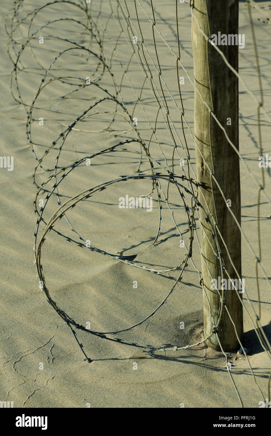 Concertina wire hi-res stock photography and images - Alamy