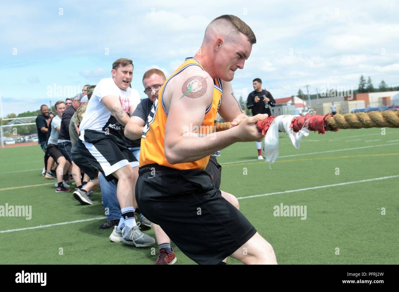 Junior tug of war hi-res stock photography and images - Alamy