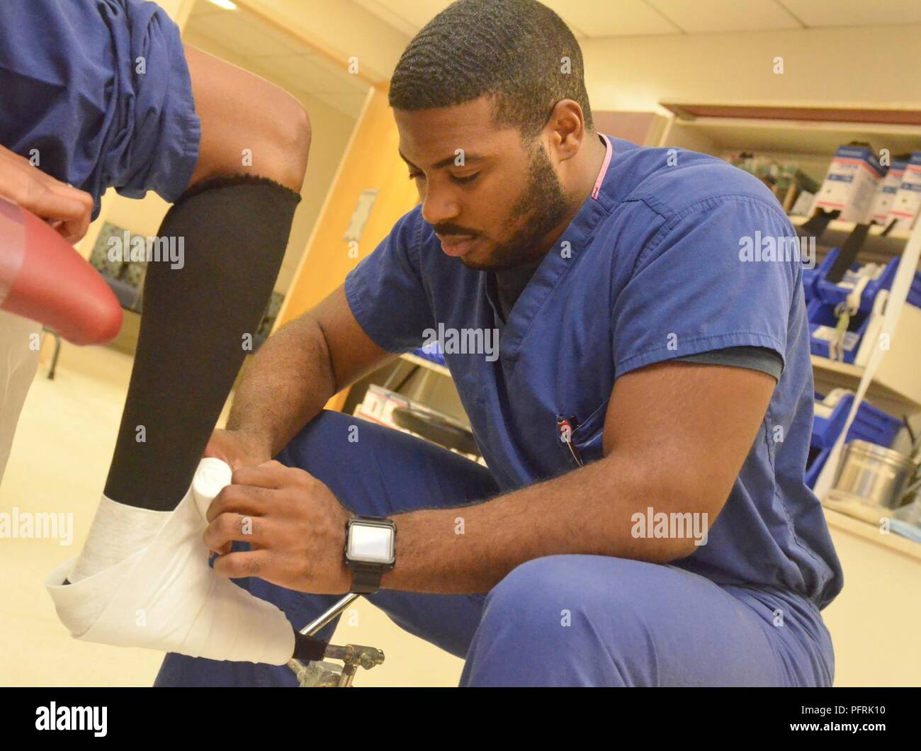 Short leg cast hi-res stock photography and images - Alamy