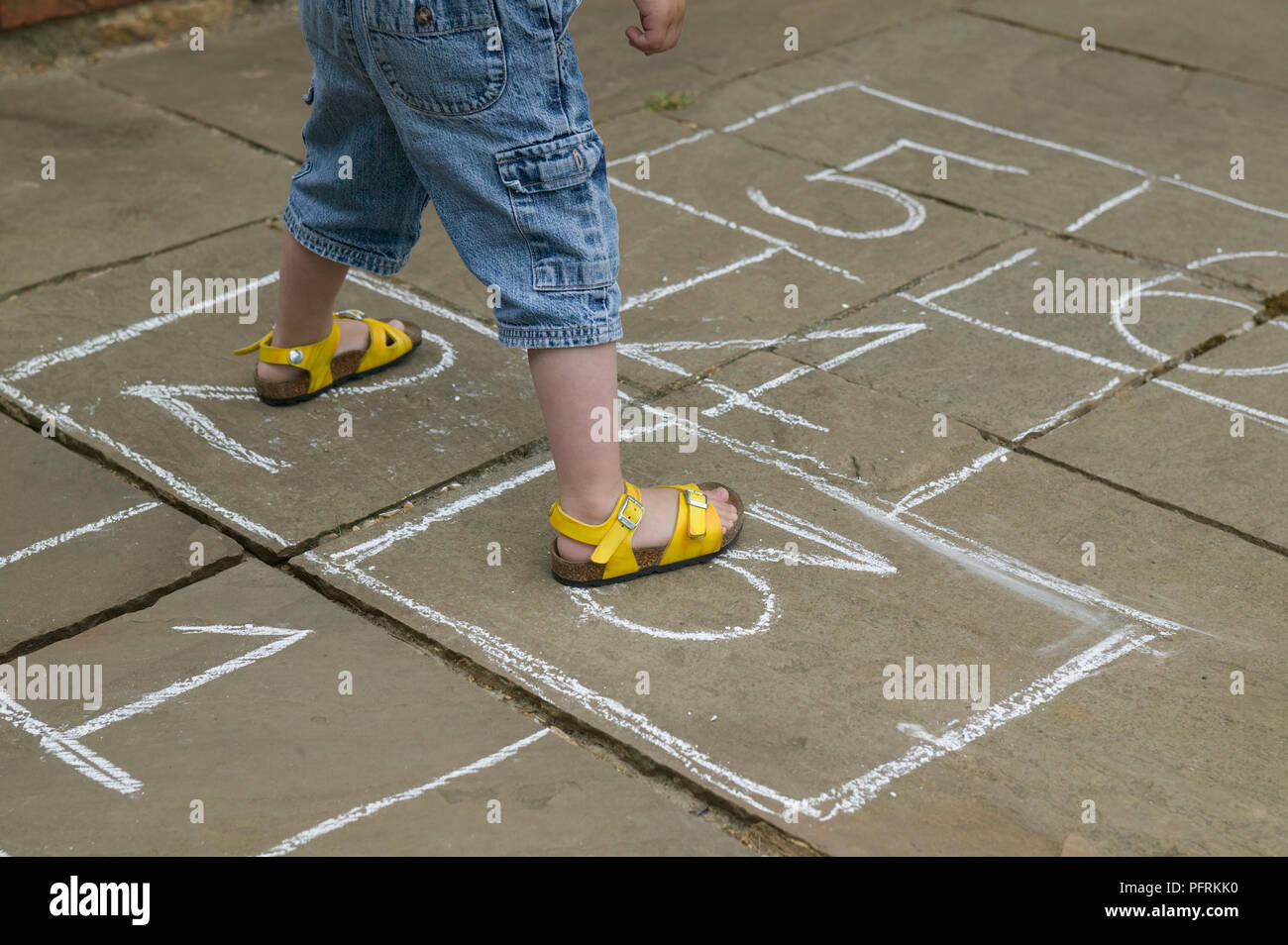 Girls hopscotch hi-res stock photography and images - Alamy