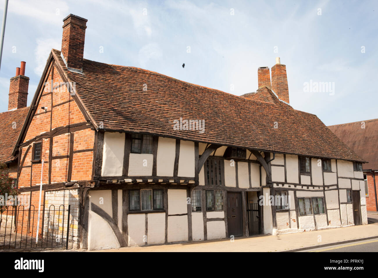 Exterior tudor timber framed house hi-res stock photography and images ...