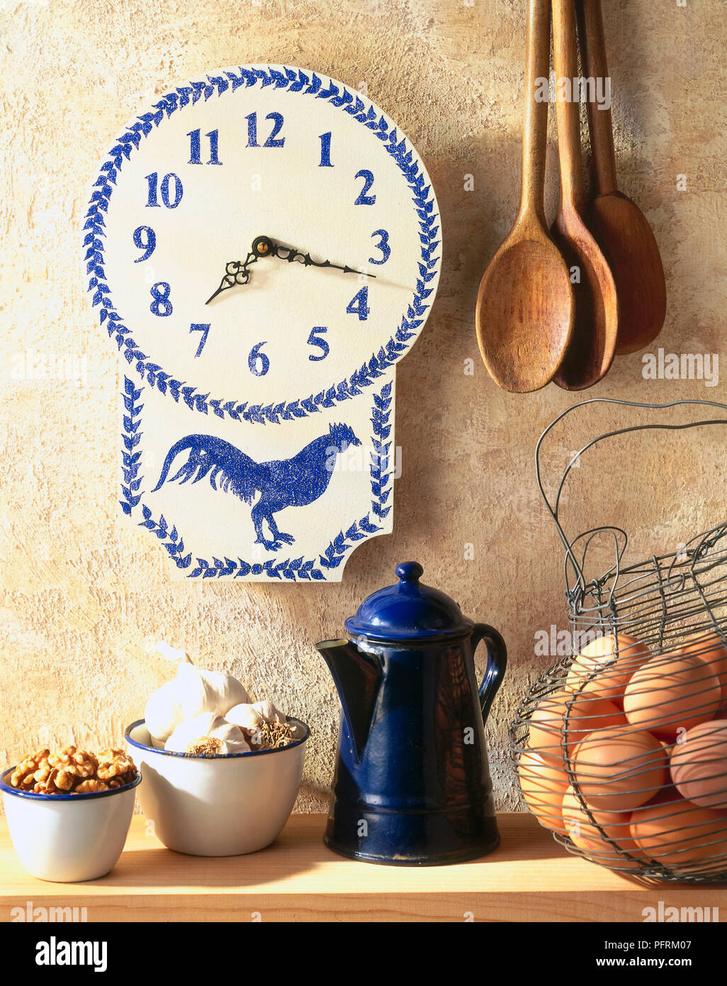 Kitchen clock wall clock hi-res stock photography and images - Alamy