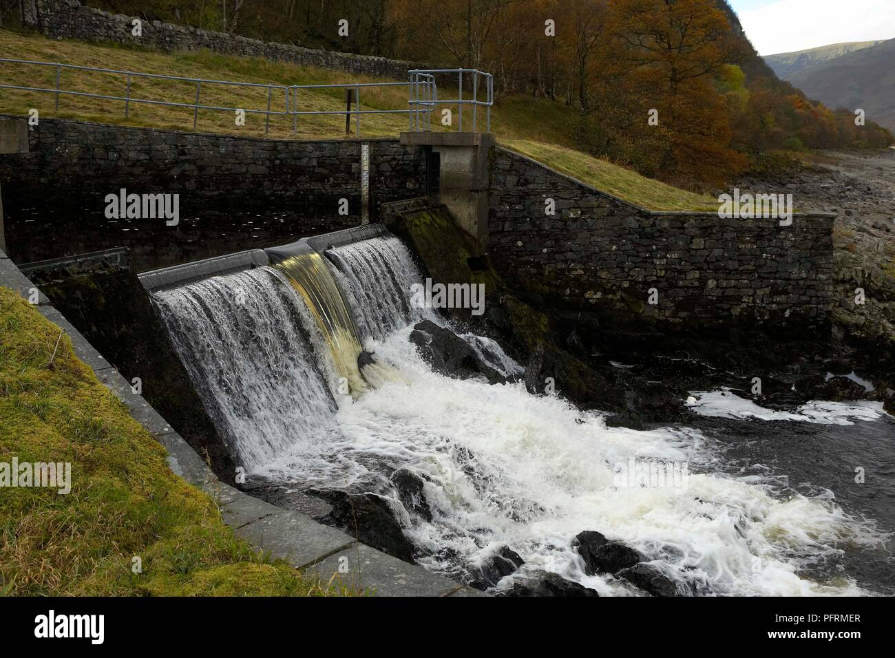 Dam lake water cascading hi-res stock photography and images - Alamy