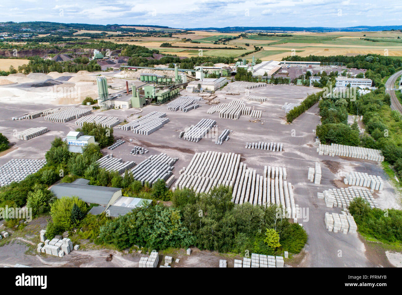 Mounting concrete blocks hi-res stock photography and images - Alamy