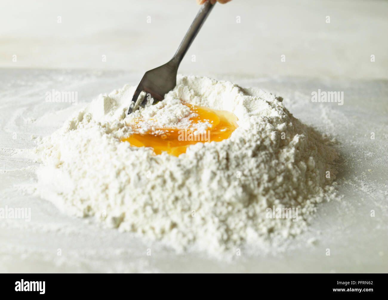 Well in flour hi-res stock photography and images - Alamy