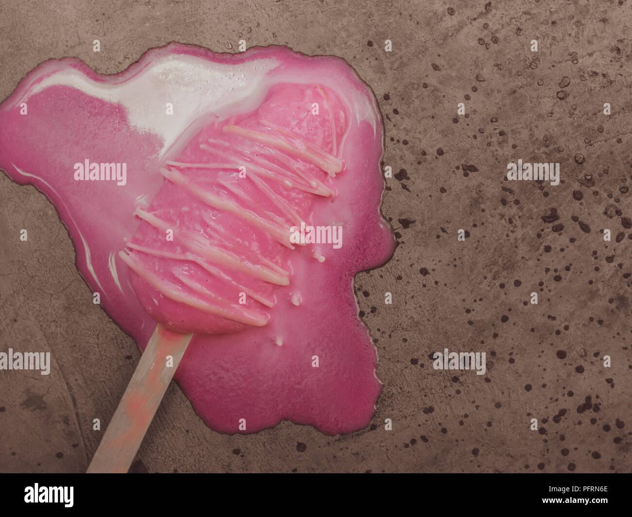 Girl drop ice cream hi-res stock photography and images - Alamy