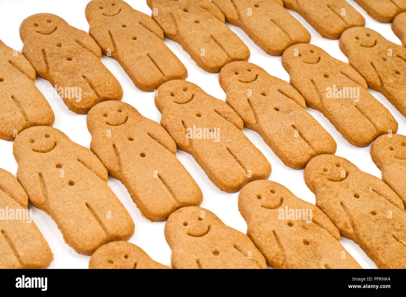 Row of gingerbread men hi-res stock photography and images - Alamy