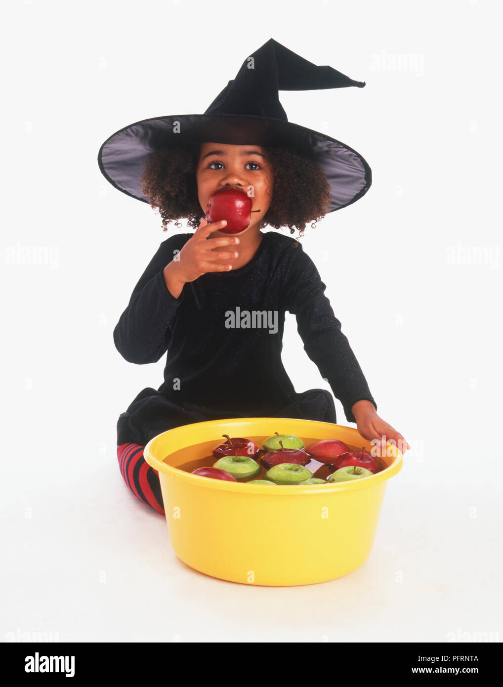 Bobbing for apples halloween hi-res stock photography and images - Alamy