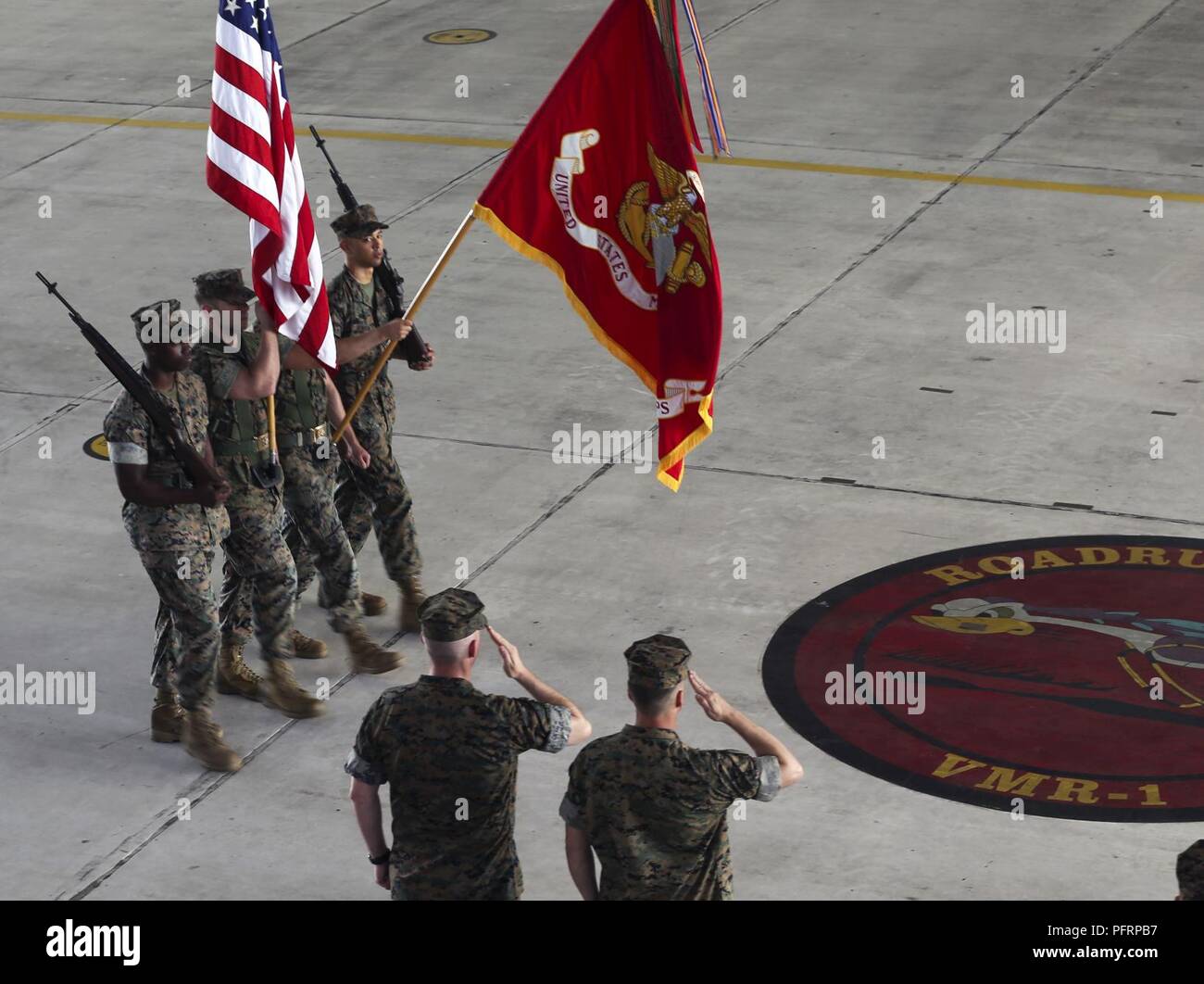 Marines assigned to Headquarters and Headquarters Squadron participate ...