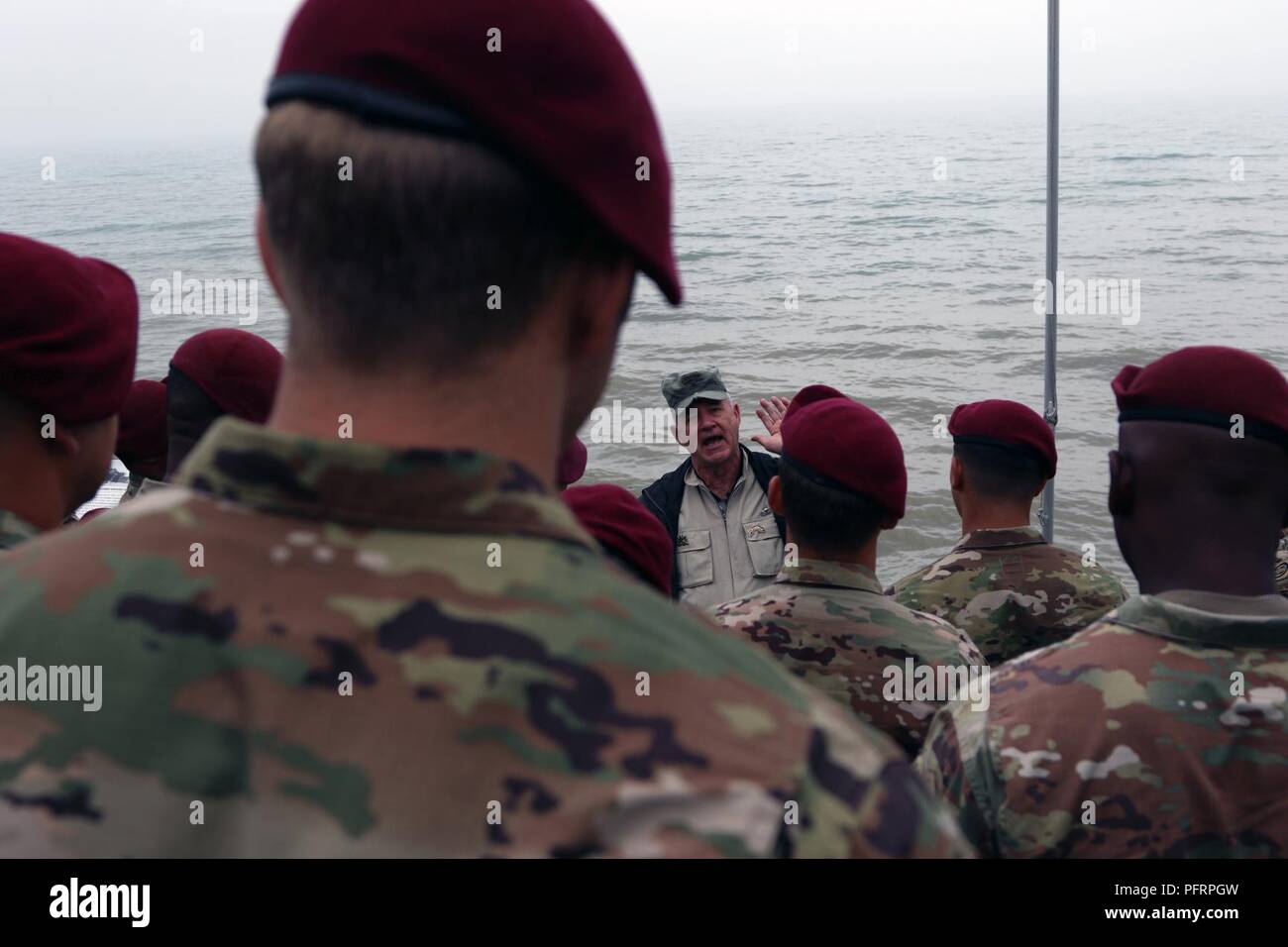 Col. (ret) Keith Nightingale (center), a former 82nd Airborne Division ...