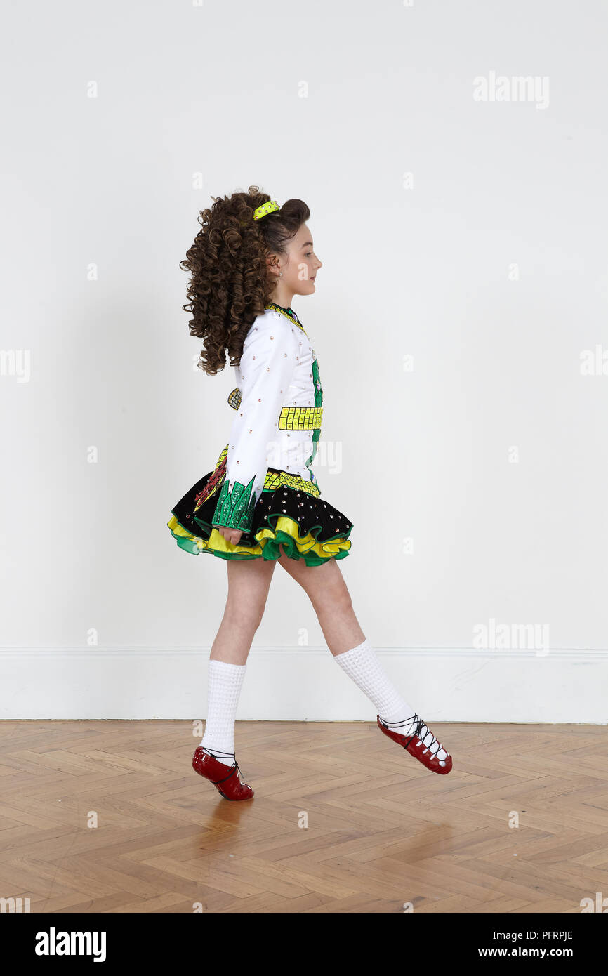 Traditional irish dance dress hi-res stock photography and images - Alamy