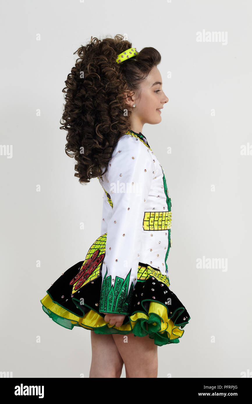 Traditional irish dance dress hi-res stock photography and images - Alamy