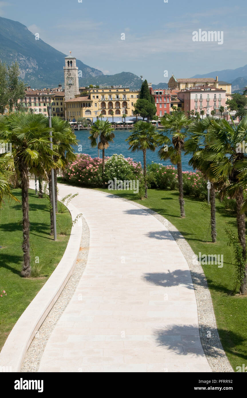 Italy, Trentino, Lake Garda, Riva del Garda, promenade along waterfront ...