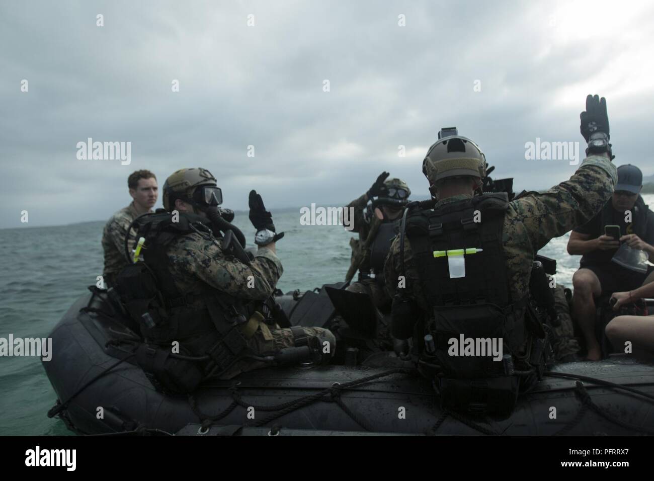 Reconnaissance Marines with the 31st Marine Expeditionary Unit’s Force ...