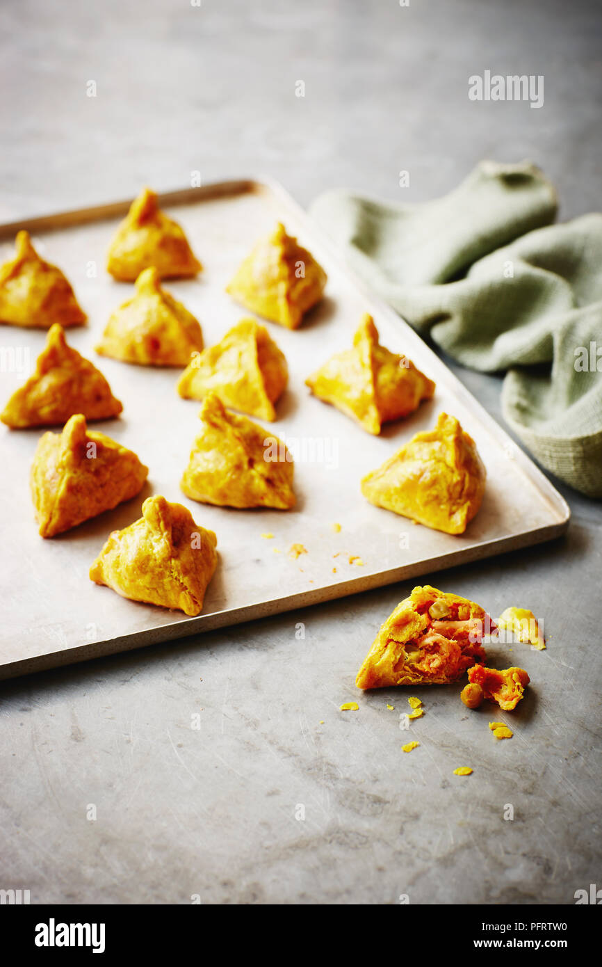 Tray of samosas hi-res stock photography and images - Alamy