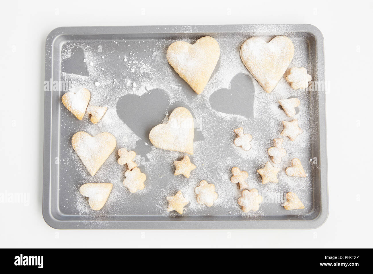 Heart biscuits on a baking tray Stock Photo - Alamy