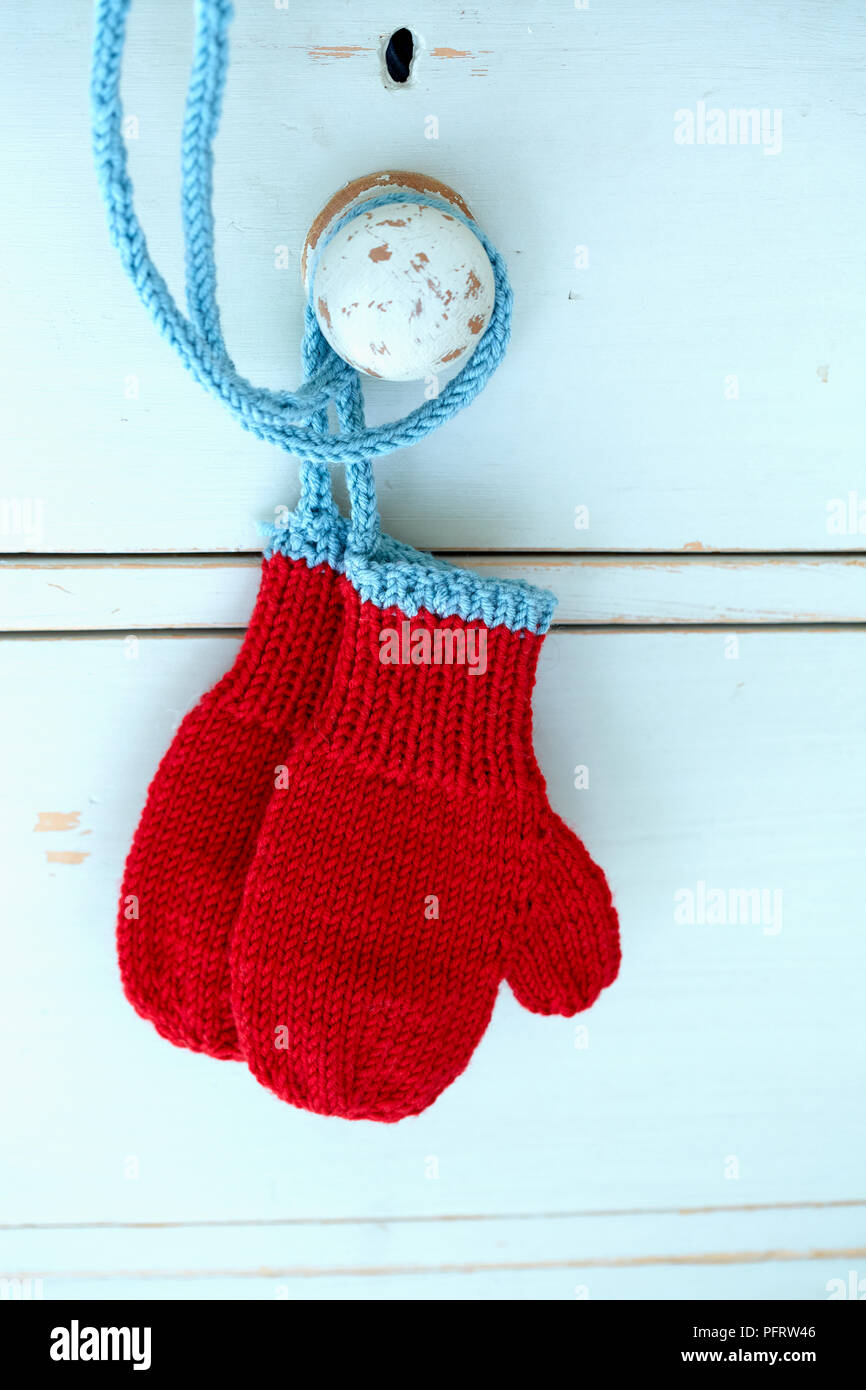 Childs mitten hi-res stock photography and images - Alamy