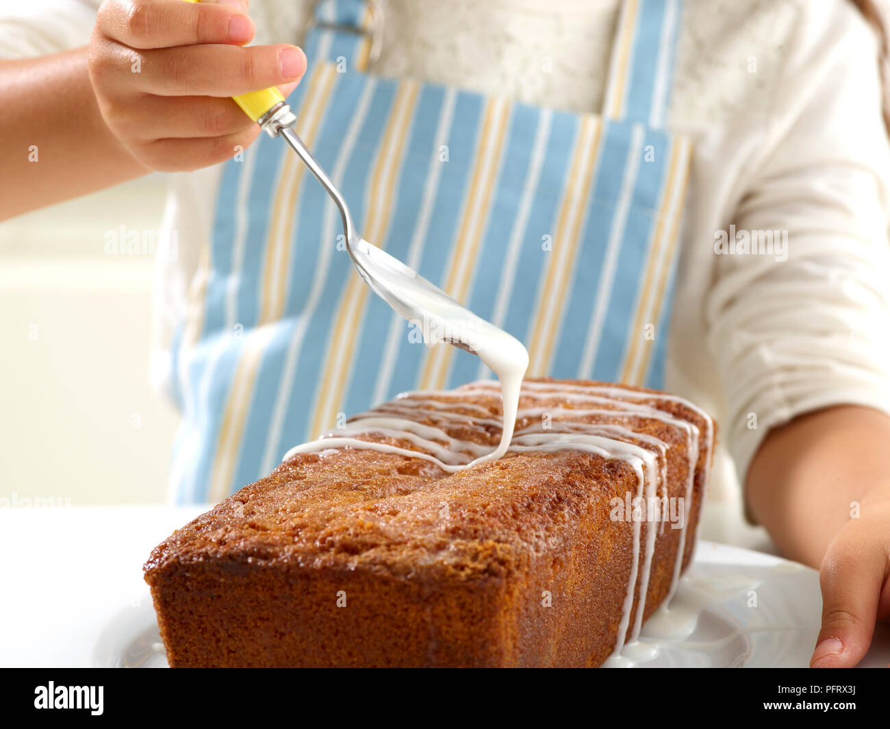 Lemon drizzle cake hi-res stock photography and images - Alamy